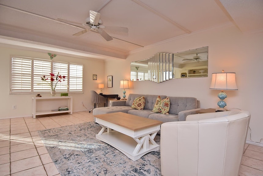 Steps To Siesta Key Beach! Direct Access To Private Beach, Heated Pool. Sea Shell - Siesta Key, FL