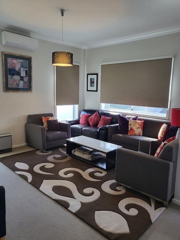 Blue On Cooper - Blue Mountains