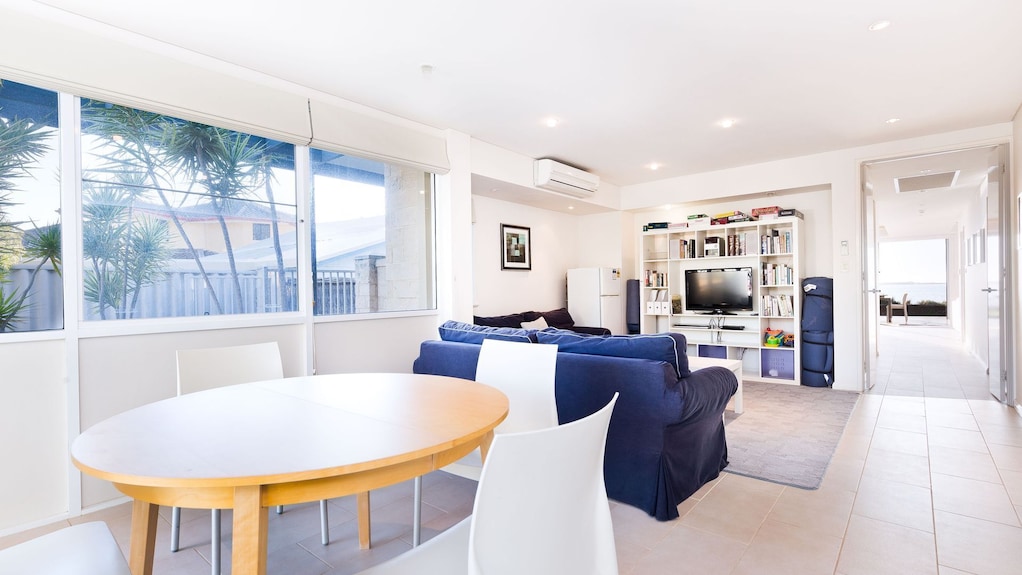 Starfish Condo/apartment - Holiday Retreat With Amazing Beachfront Aspect - Rockingham