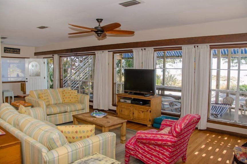 On The Beach.......step Off The Deck Onto The Sand! Wide Open Views Of The Gulf! - Treasure Island, FL