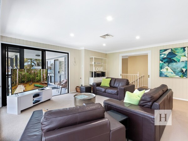 The Place - Pool, Lake, Kayaks & Much More! - Newcastle