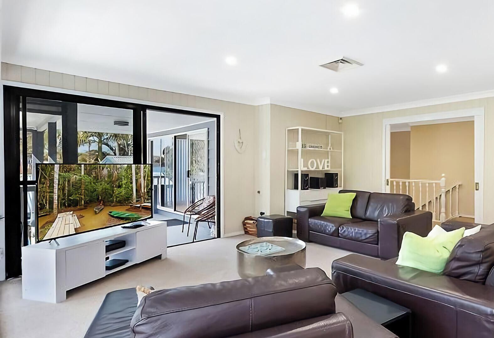 The Place - Pool, Lake, Kayaks & Much More! - Newcastle