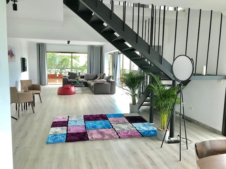 Impresionante Dúplex Moderno En Gemmeyzeh Con Una Vista De 360! - Beirut