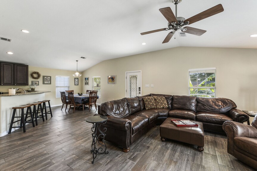 View The Beach From Your Porch. Best Location, 5 Blocks To Downtown - Golden Nugget Biloxi Hotel & Casino