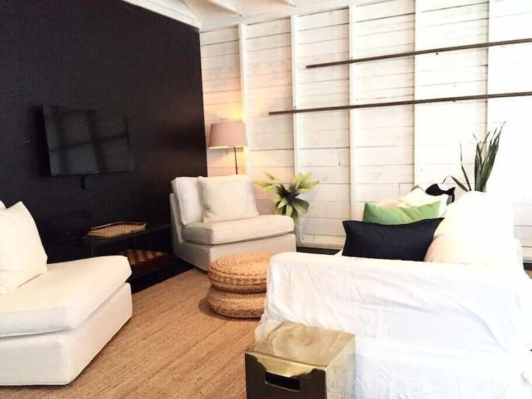 The Quonset - Large Unique Home 1 Mile To Beach - Barrington, RI