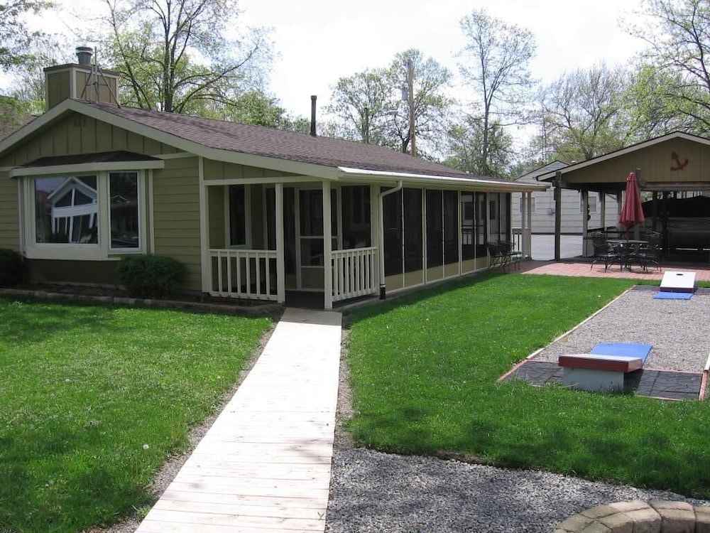 Schmucker Rentals, Tecumseh Island. Great Fishing Off The Point. - Lakeview, OH