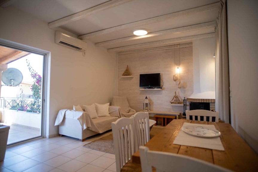 Our Villa Offers A Magical View To The Deep Blue Waters Of Saronic Gulf. - Greece