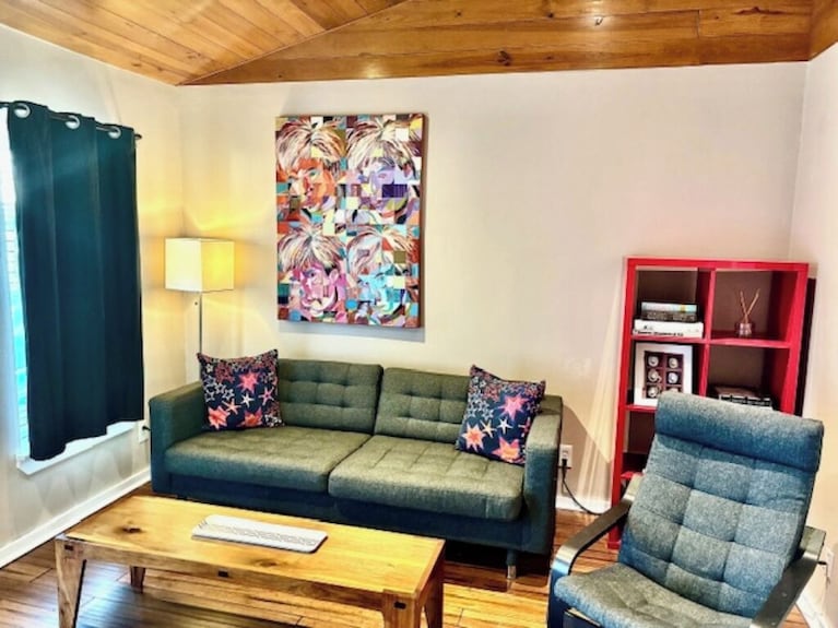 Eastside Oasis - Near Train & Downtown - Fenced Yard - Allandale - Austin