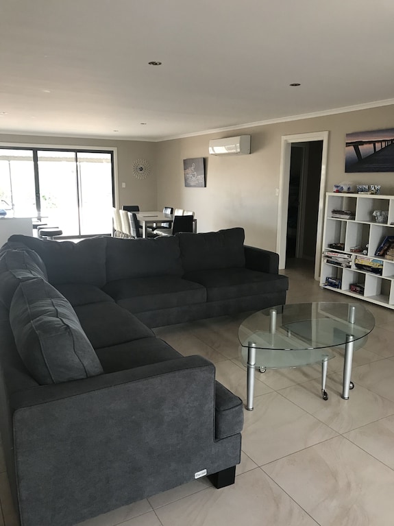Located Within Walking Distance To Beautiful Simms Cove In A Quiet Cul-de-sac - Port Hughes