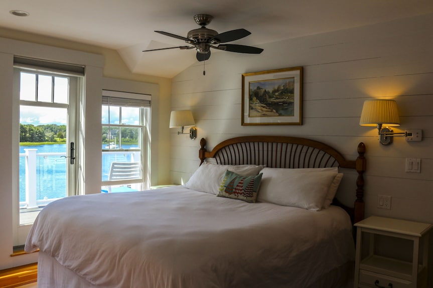 Last Weeks Summer 2026 Waterfront Available! - Old Silver Beach, MA