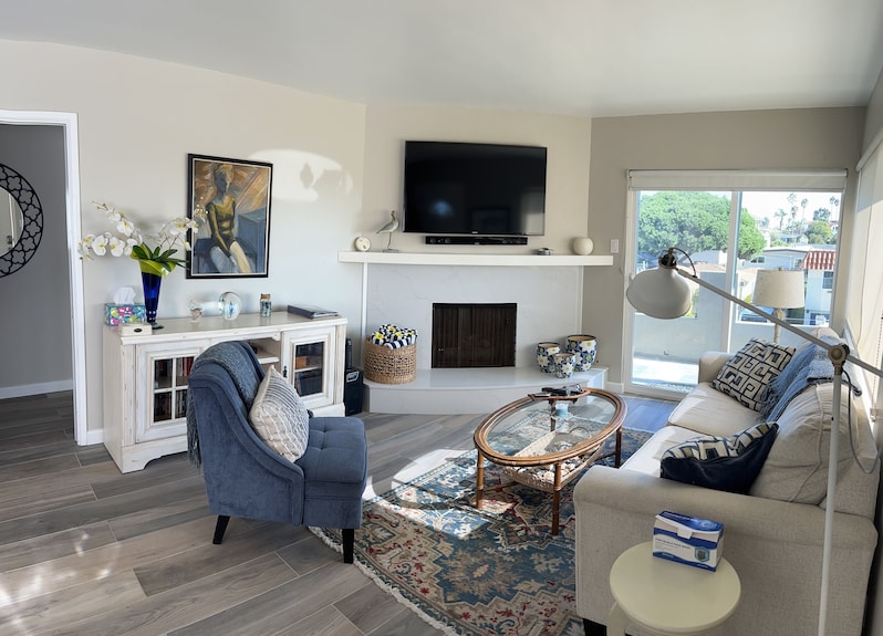 Ocean View! 4 Minute Walk To Beach! Walk To Everything! - San Clemente, CA