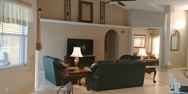 Luxury Fully Private Villa With A Heated Pool In North Port. (14 Guests) - North Port, FL