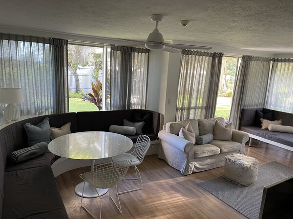 Burleigh Beach Tower - Erdgeschoss Renovierte Einheit - Queensland