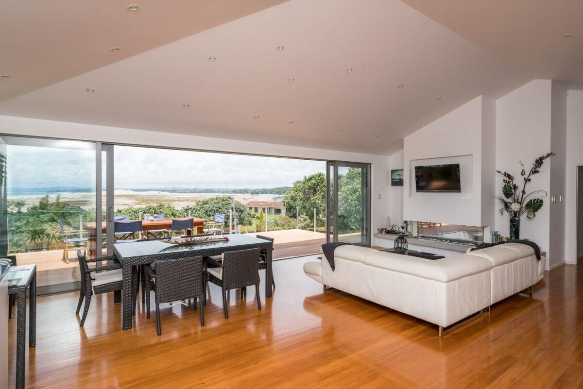 Spits End - Large, Modern Holiday Home With Stunning Views A Short Walk To Estuary Surf Beach - Mangawhai