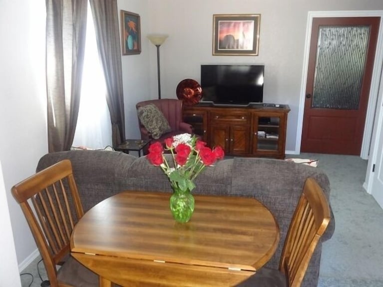 Cypress Row Vacation Suite In Beautiful Bandon, Oregon - Bandon, OR