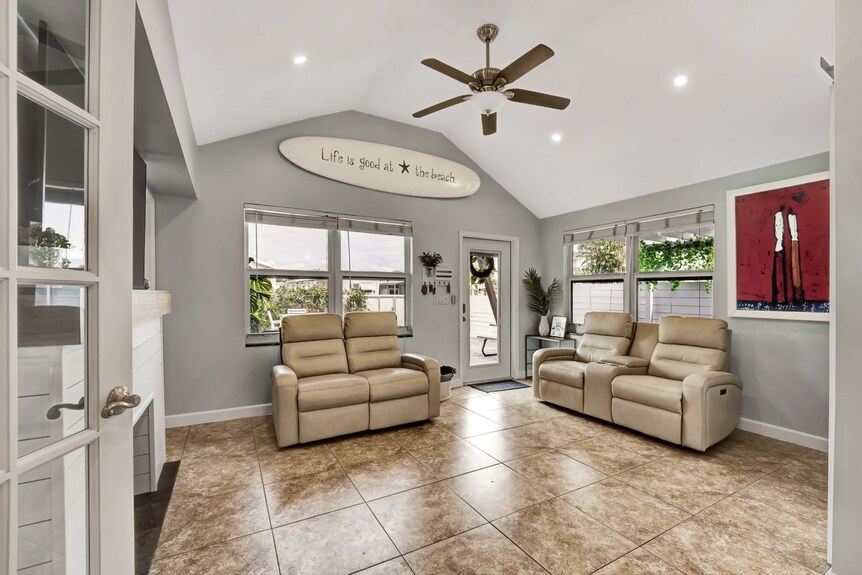 Beach House East Of A1a, Private Hot Tub, Outdoor Oasis -