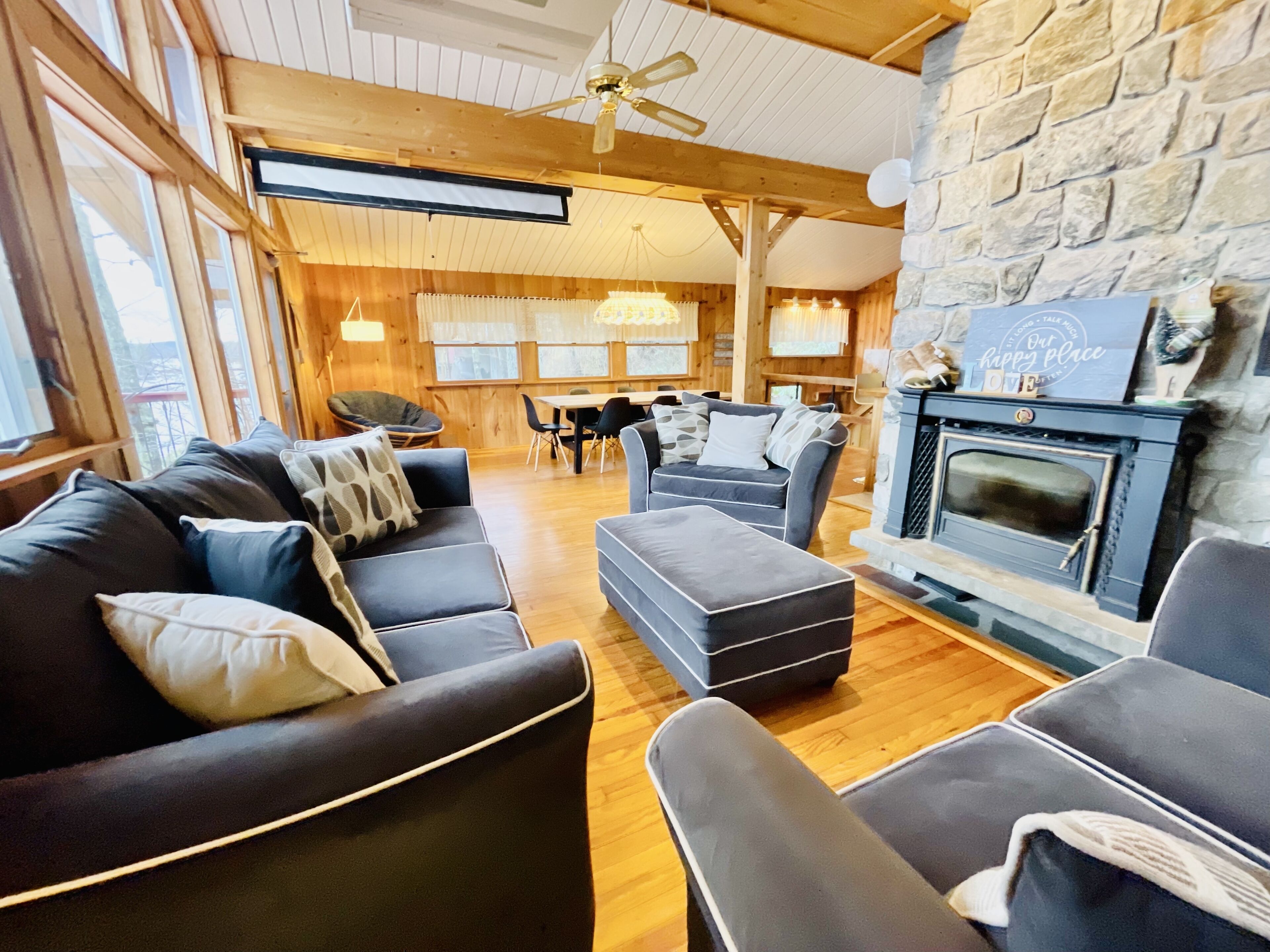 Villa Adriana Lake Front Dream Home - Hamburg, NJ