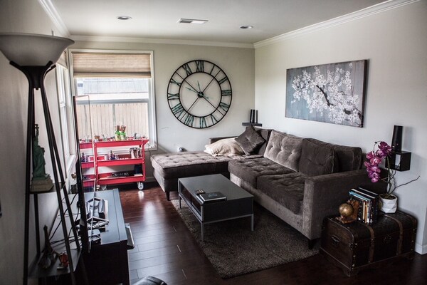 Private, Secure And Lovely Home Minutes From Universal And Hollywood - Los Angeles, CA