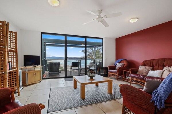 Ocean Reach, Pambula Beach. Locally Owned. Affordable Beachfront Luxury. - Eden