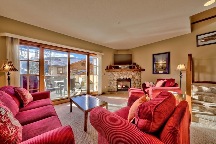 Trail's Edge 56 - 2 Bedrooms + 2 1/2 Bath Townhomes - Sun Peaks