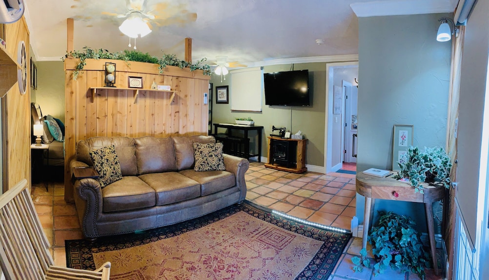 Beautiful View,18 Acres,pool, Game Room,axis Deer, 3 Miles To The River Trail! - Texas