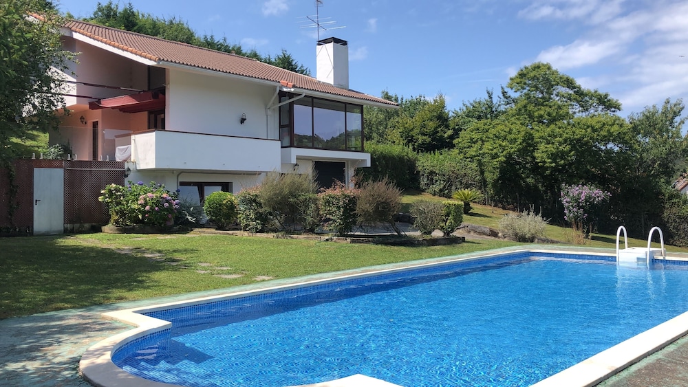 Hele Villa Met Zwembad En Een Prachtig Uitzicht - Plentzia