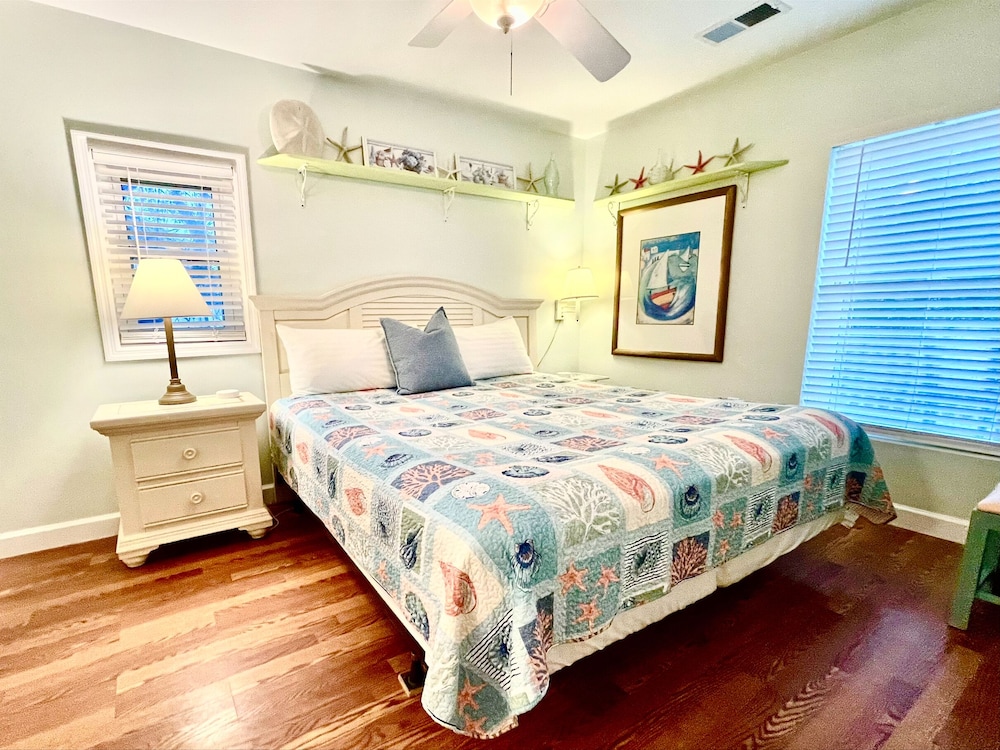 #107 Cozy Corner 2 Bedroom 2 Bath Freshly Painted - Isle of Palms, SC