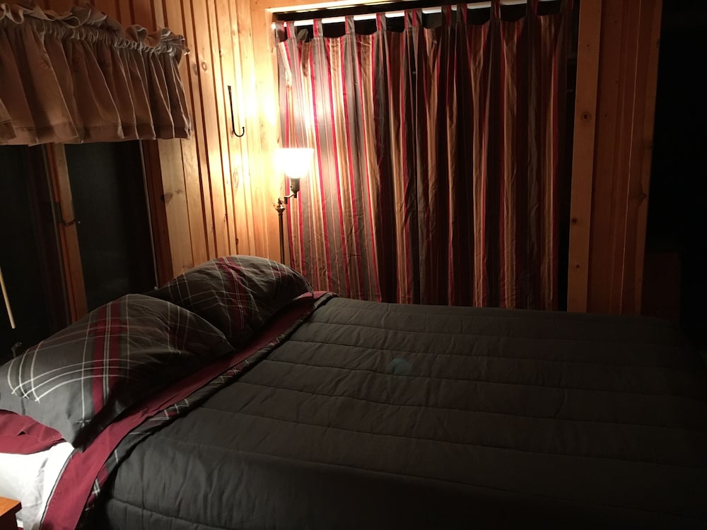 Rustic Up North Cabin Minutes From The Au Sable River - Michigan