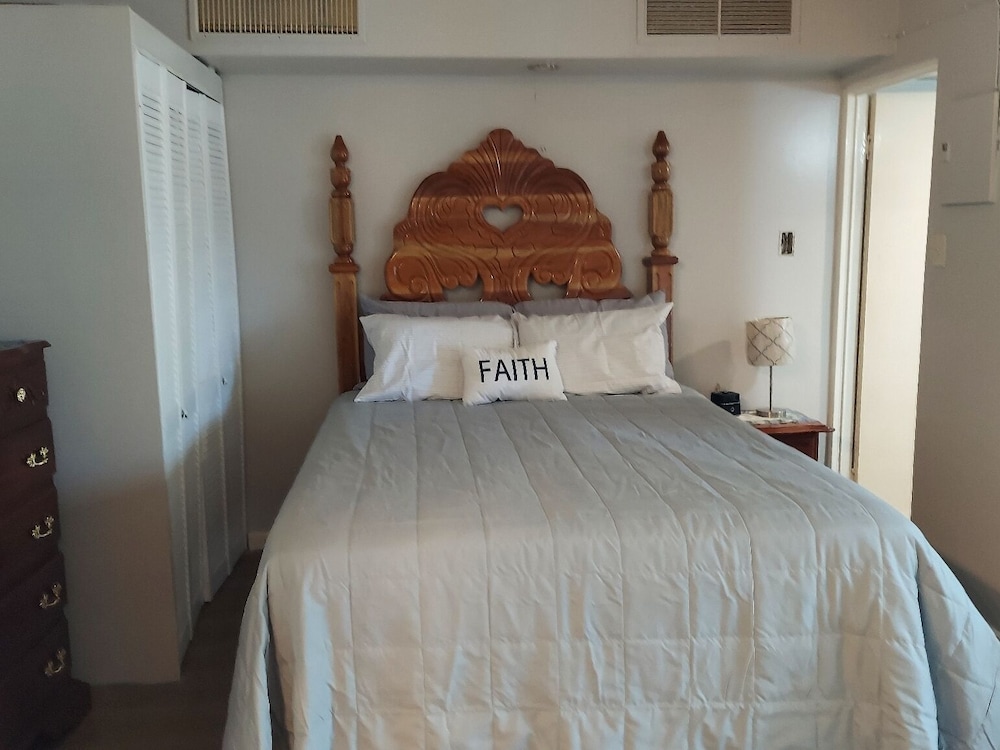24 Gated Security Studio Apartment, Seawind On The Bay Freeport Mobay - Montego Bay