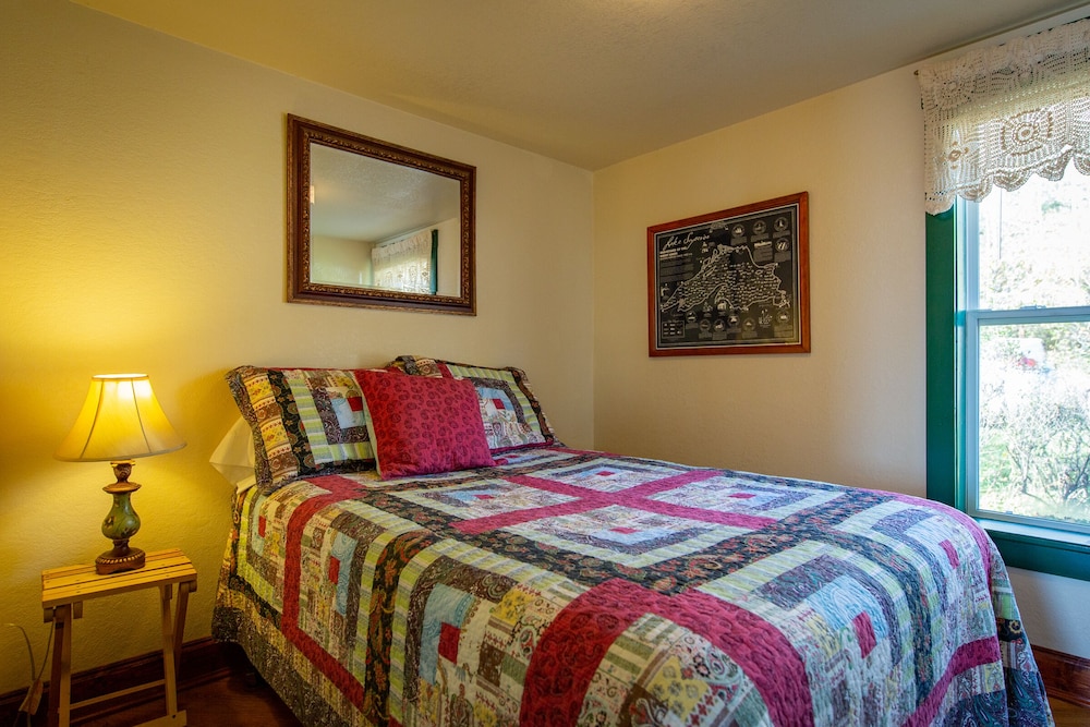 Croftville Road Cottages #1. On The Shore Of Lake Superior. Cozy And Romantic. - Grand Marais, MN