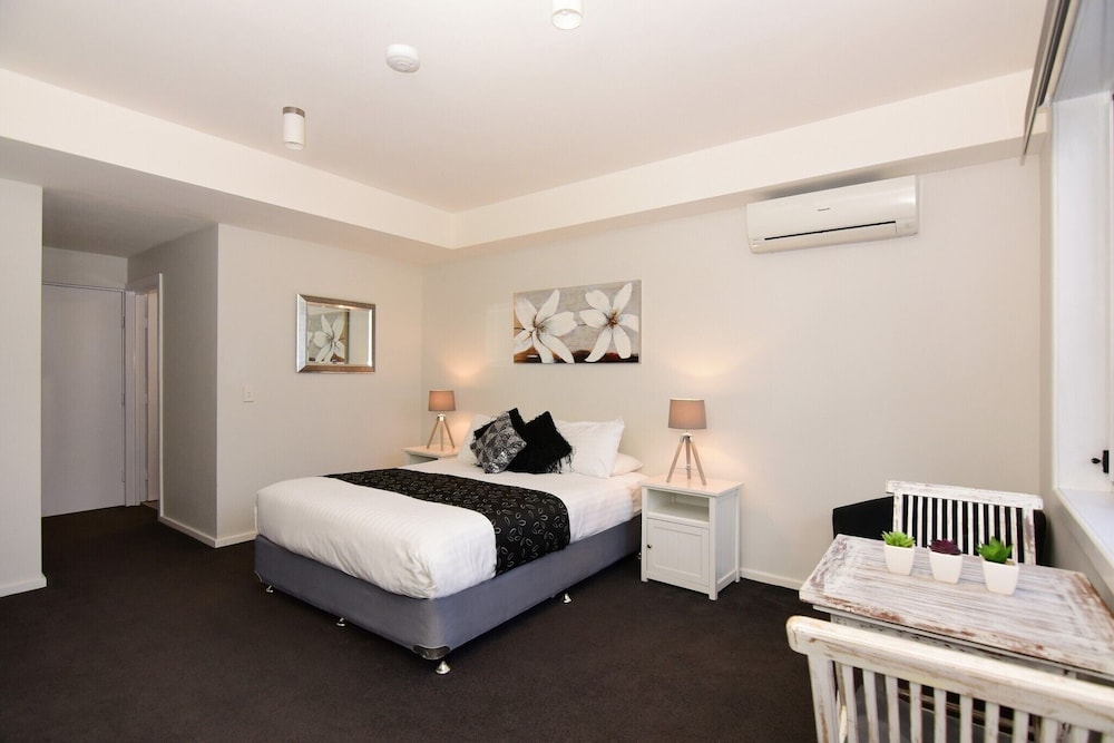 "Myola" Modern Renovated Studio, Husky Main Street Cafes & Shops! 500m To Beach! - Callala Bay