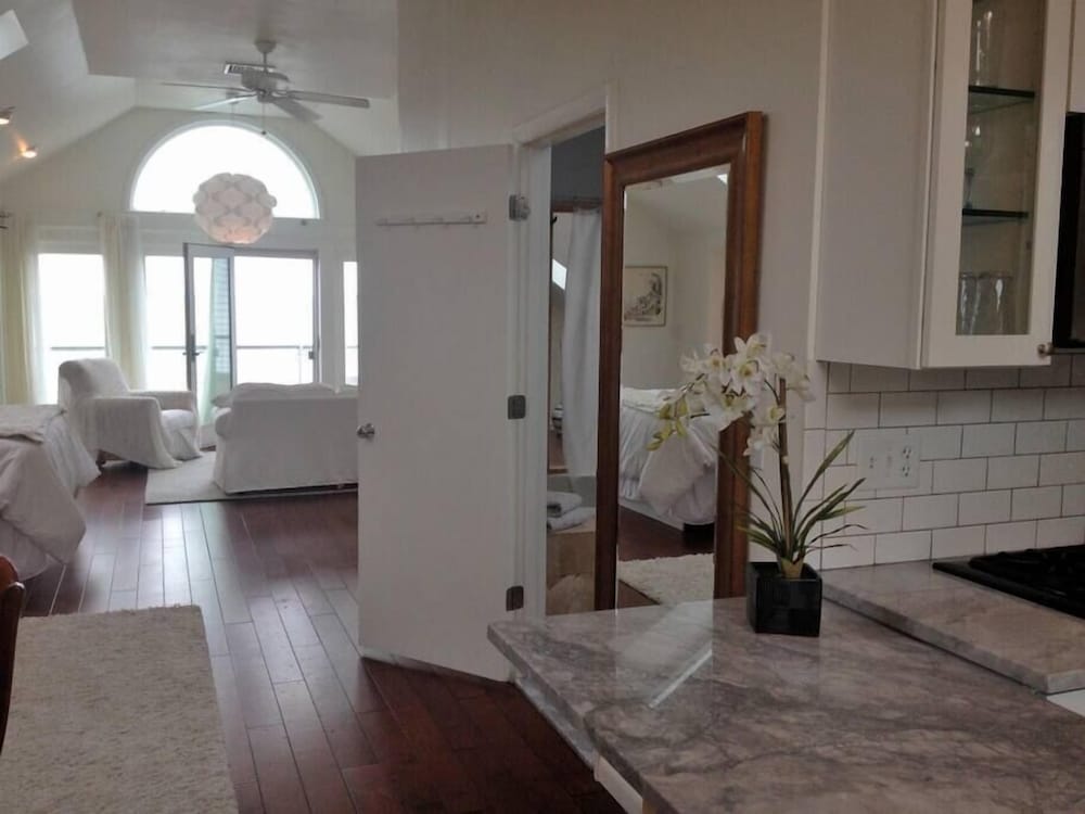 Gorgeous Oceanfront Penthouse - Salem, MA