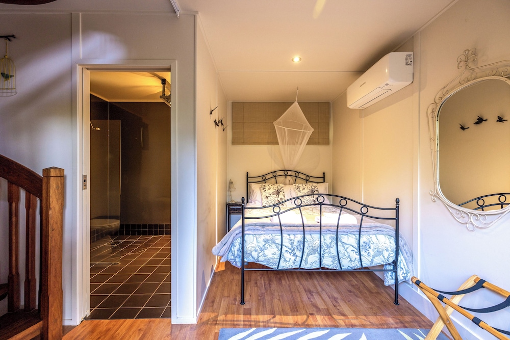 The Treehouse Waiheke Island | Be My Guest - Auckland