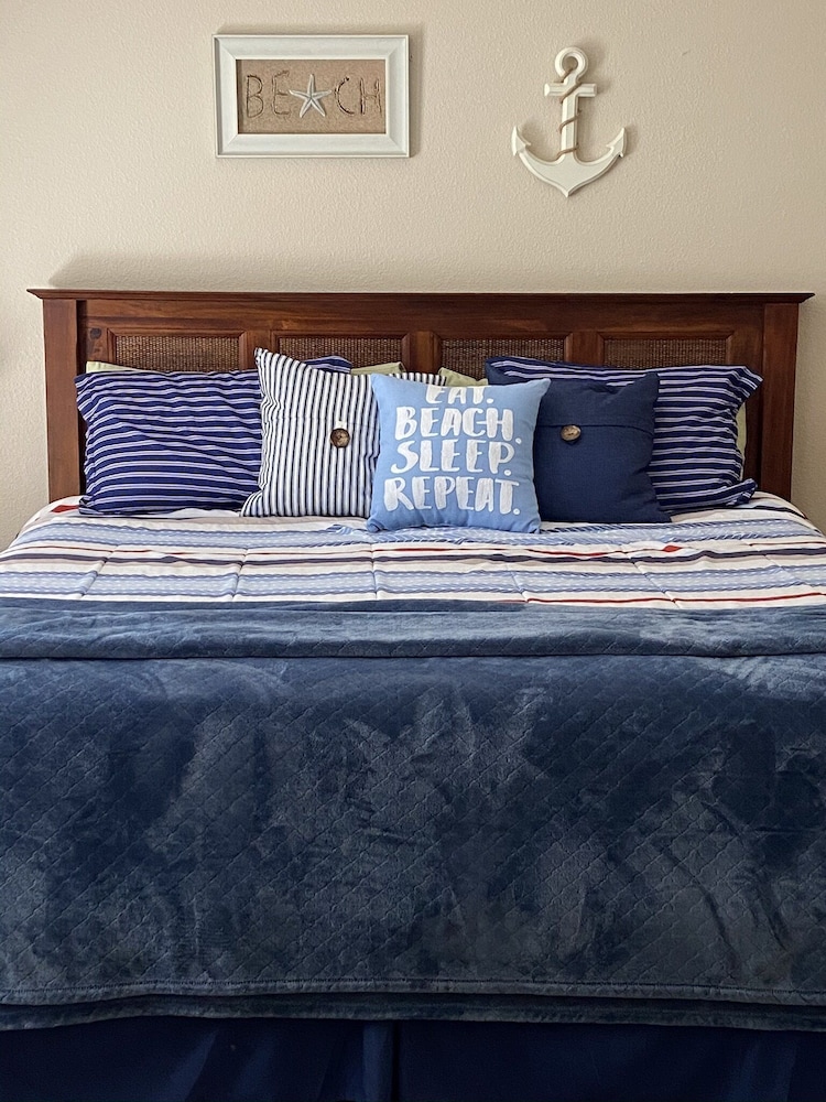 Great Location! Easy Beach Access! Sleeps 12 - San Luis Obispo, CA