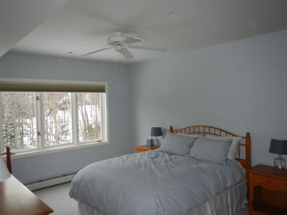 Privately-situated Forest Knoll Condo Near Town Square, Perfect For Families - Waterville Valley, NH