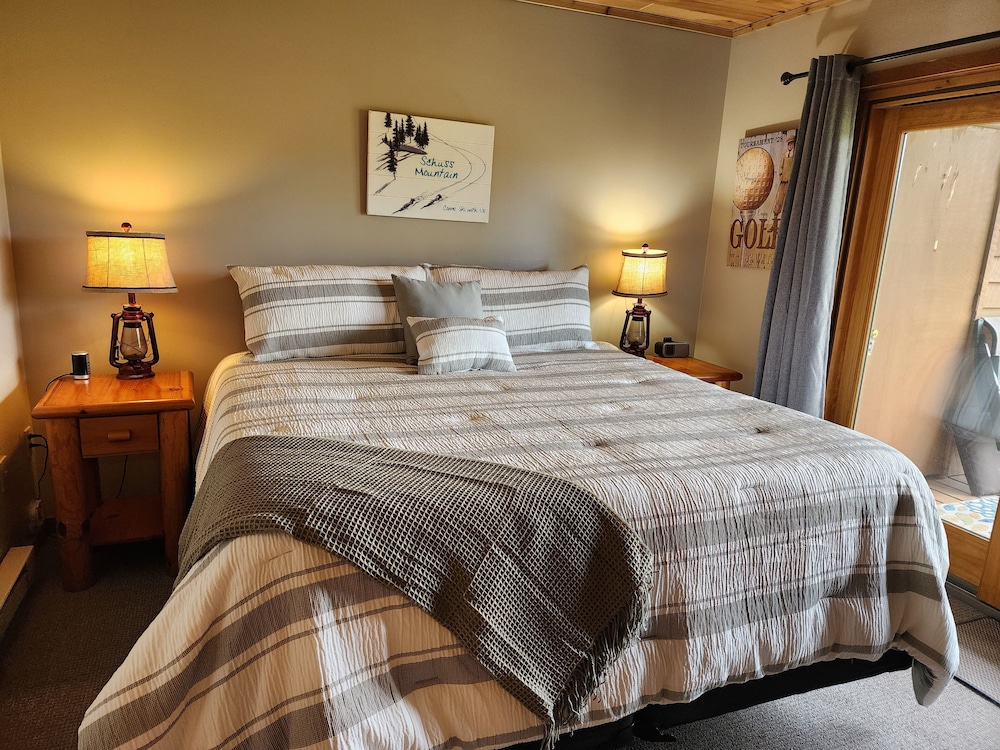 Cute, 1 Bdrm Sleeps 2 Golf/ Ski. Pool And Wifi! New King Bed. New Kitchen Coming - Michigan