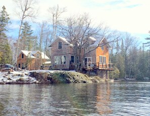 Copper Harbor, Lodge on Lake Medora Waters Edge - Keweenaw County | Vrbo