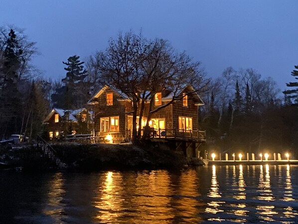 Copper Harbor, Lodge on Lake Medora Waters Edge - Keweenaw County | Vrbo
