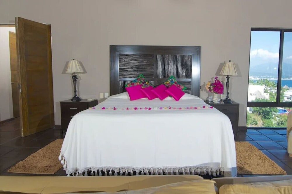 Oceanfront Luxury Villa In Gated Community - Manzanillo, México