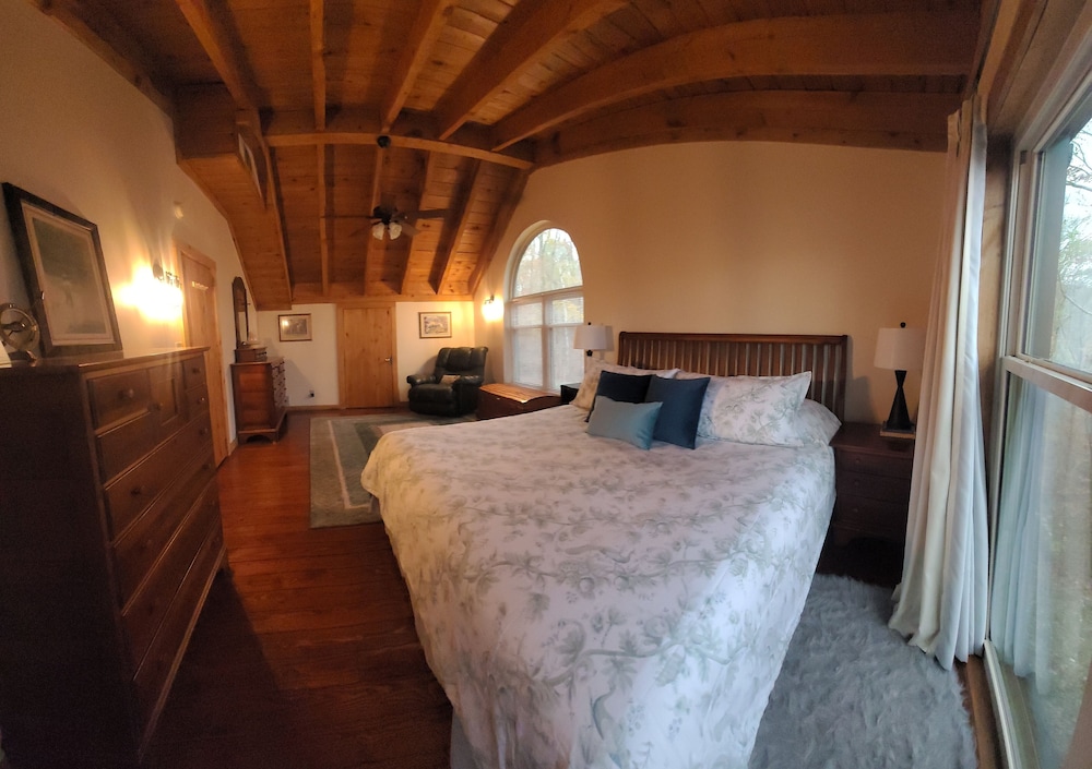 Lake Cumberland Custom Log Cabin Home On 32 Wooded Acres - Kentucky