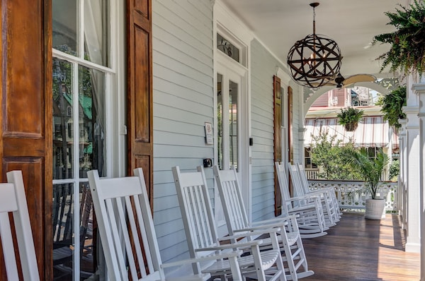 Mansion By The Sea - Steps To The Beach- Sleeps 16 Up To 32! - Cape May, NJ