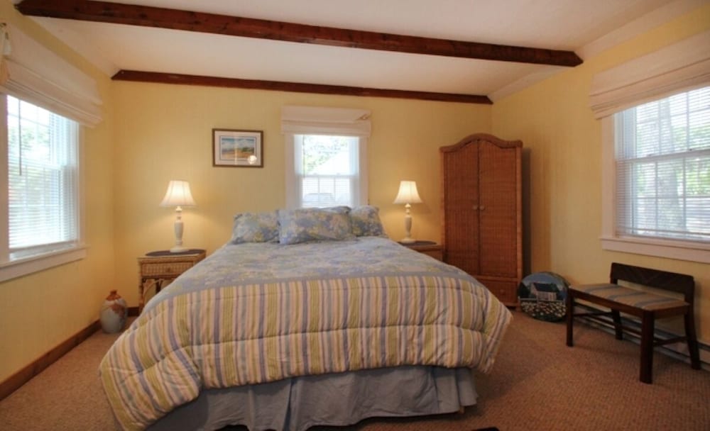 Hyannis Port Seaside Cottage For The Price Of A Hotel Room ! - Cape Cod, MA