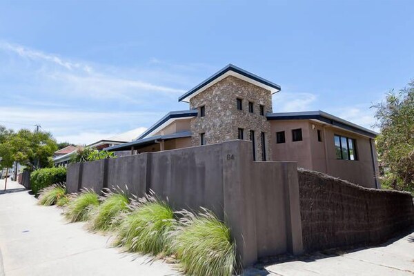 North Freo Chic Executive Townhouse - Perth