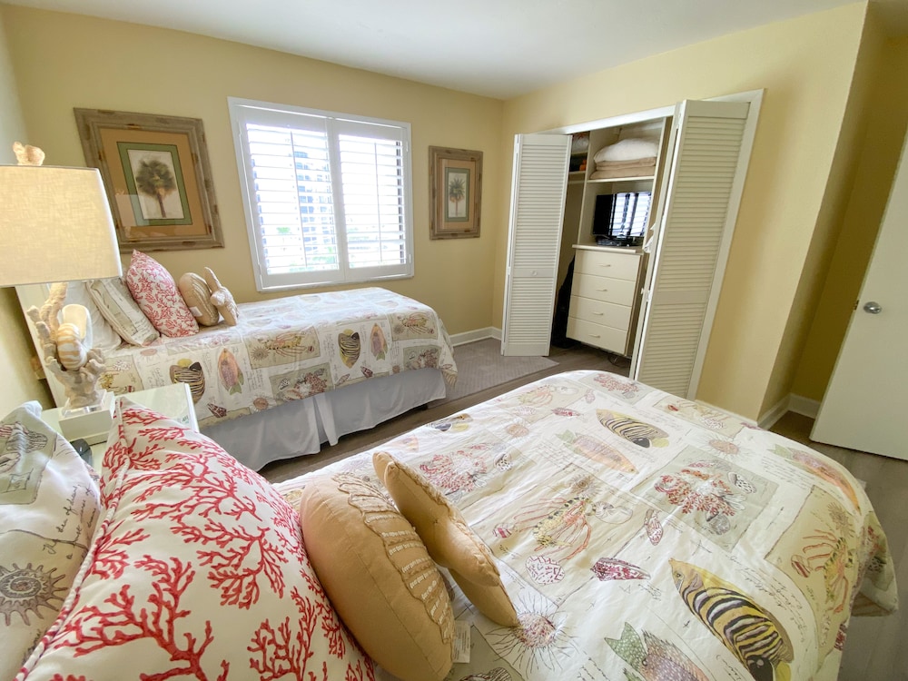 Sanibel Harbour Resort Harbour Tower 712: Beachfront Condo Overlooking Dazzling Waters - Sanibel Island, FL