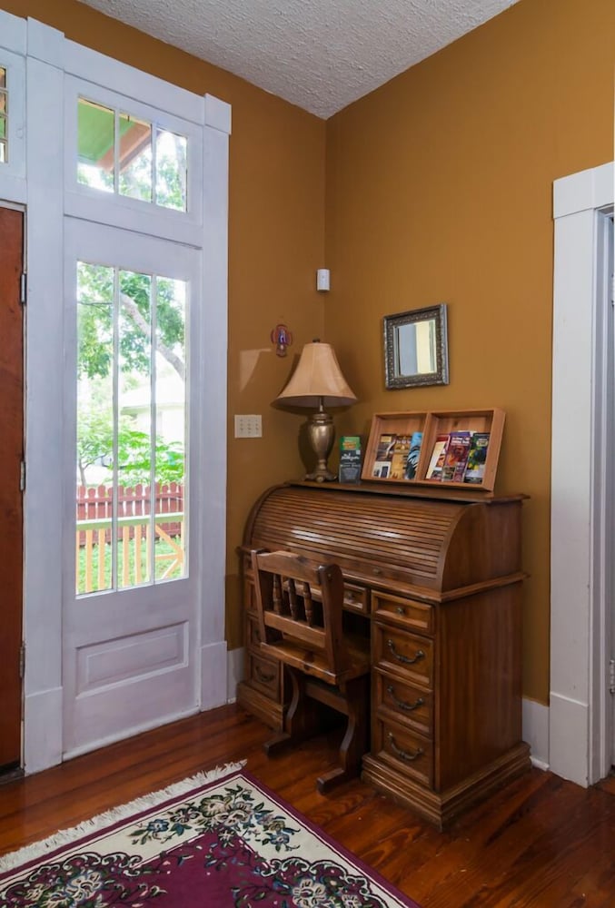 Beautiful Home In Historic Neighborhood - Texas
