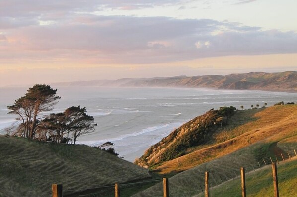 Stunning ocean view barn - Raglan | Vrbo