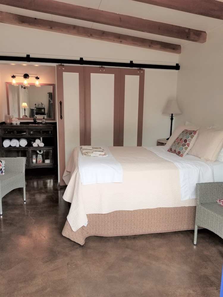 Quaint Studio Suite In Midtown, W Outdoor Patio/kitchen, Fenced Yard - Arizona