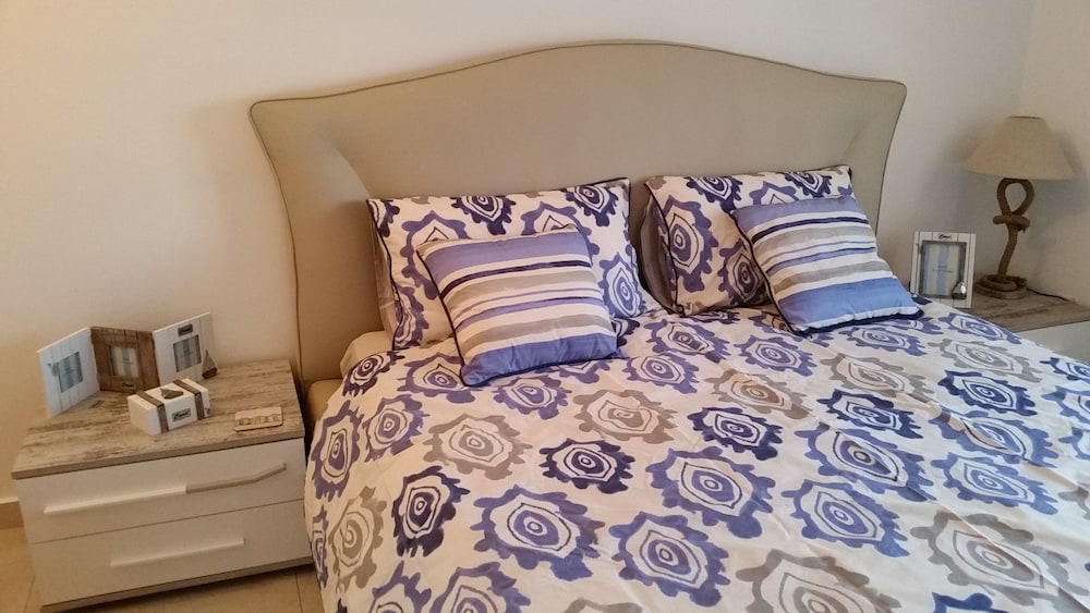 Village Location With Stunning Sea/pool Views, 3 Minutes Walk From Restaurants - Kıbrıs