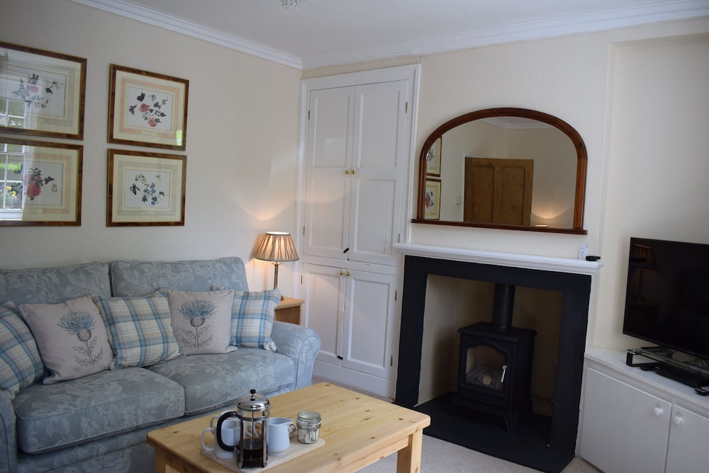 Charming Grade 2 Listed Georgian Cottage In The Heart Of Bakewell - Tideswell