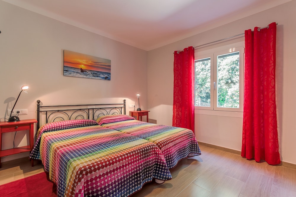 Apartamento En El 1 ° Piso Con Piscina Privada En The Quiet, Beautiful Beaches Of Cala. - Mallorca